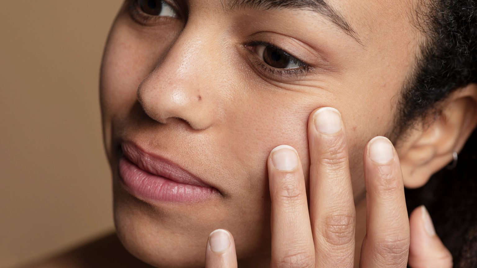 Achieve clear and glowing skin with HydraFacial in Dubai